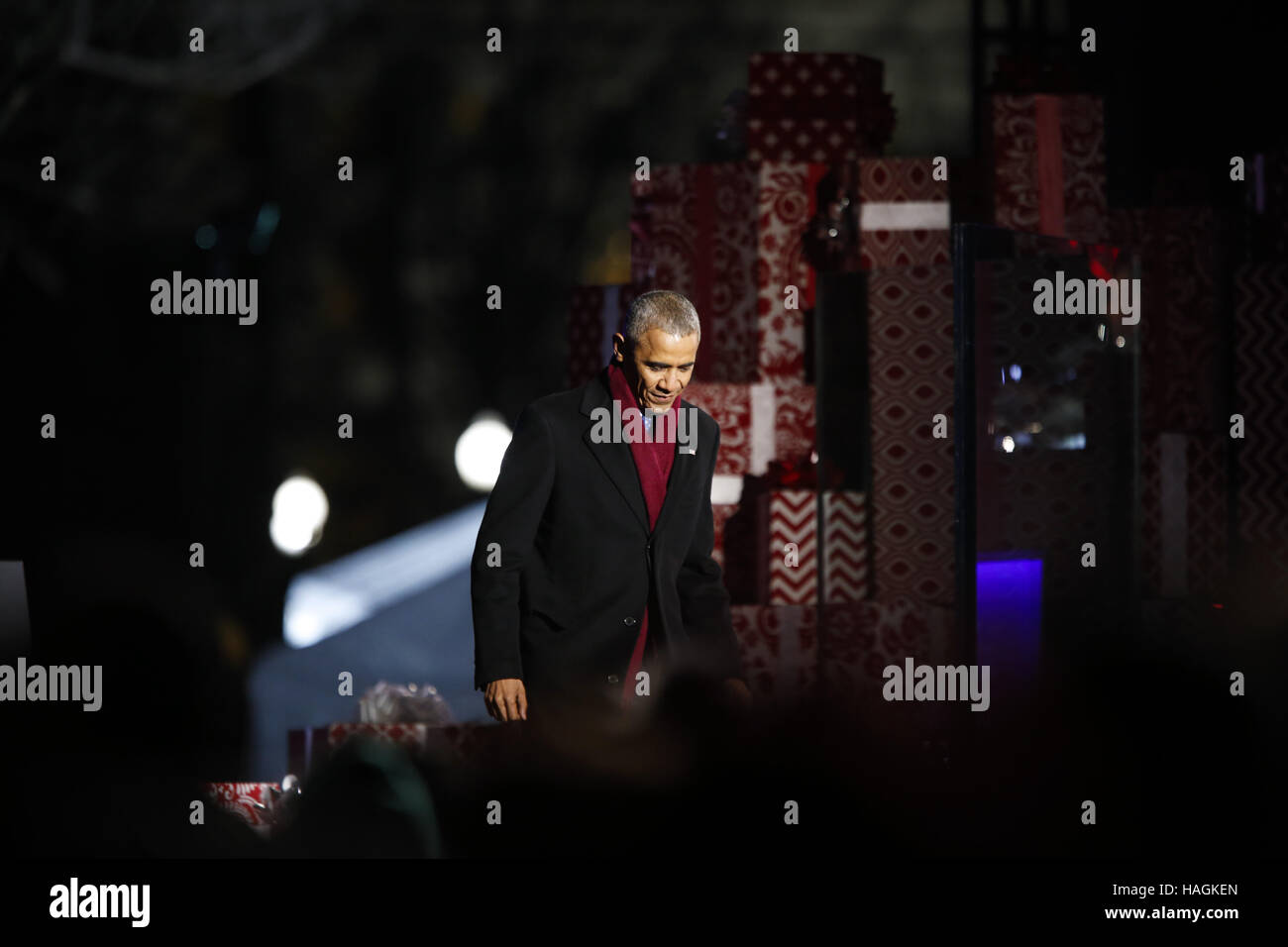 Oliver tree on stage hi-res stock photography and images - Alamy