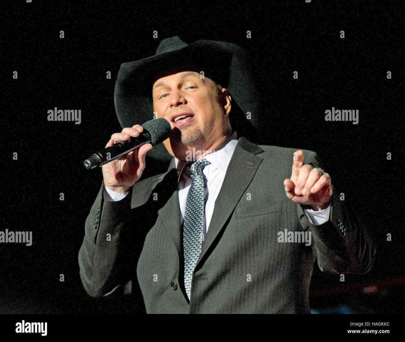Washington, DC, USA. 1st Dec, 2016. Country singer Garth Brooks ...