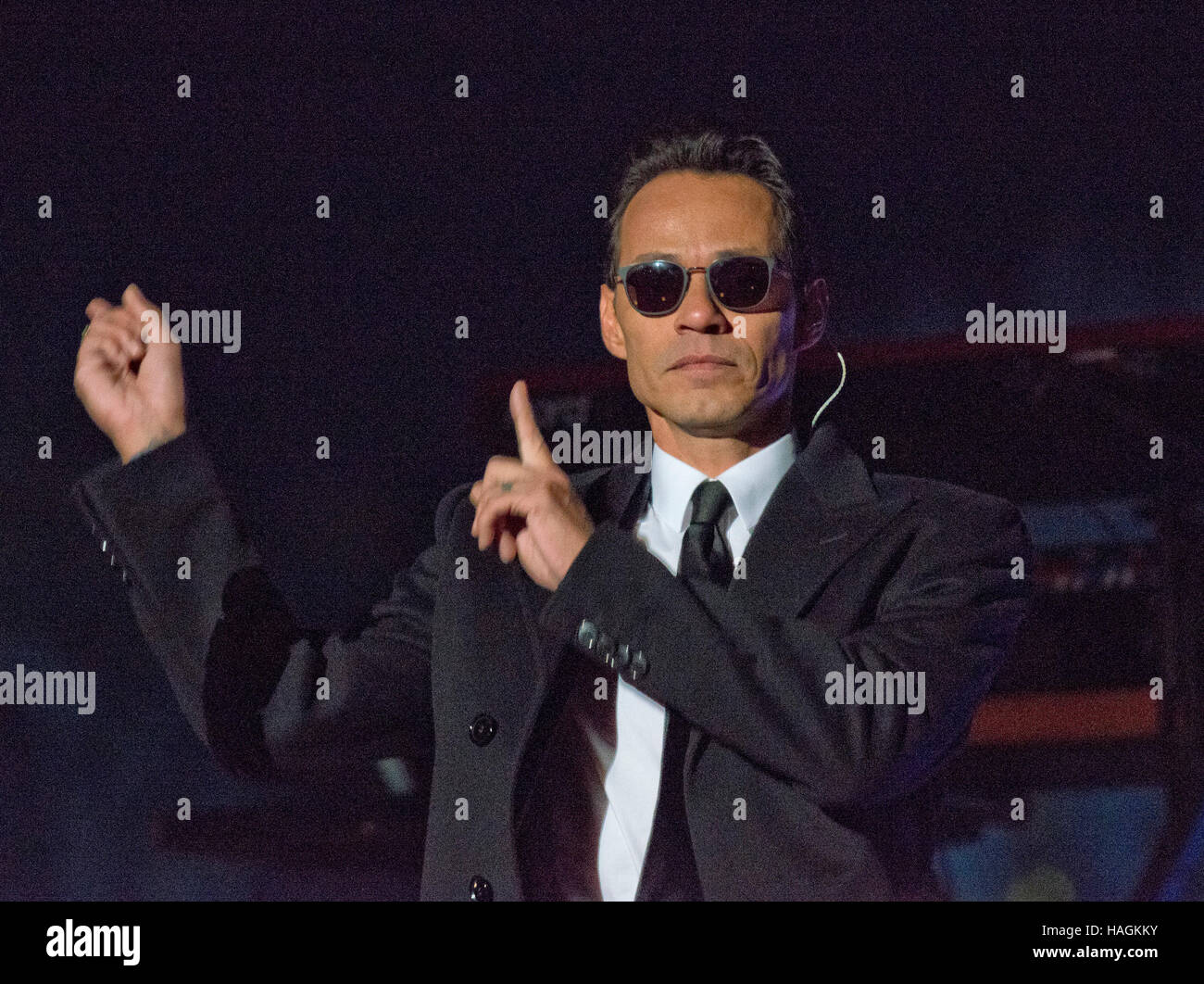 Washington, DC, USA. 1st Dec, 2016. Singer Mark Anthony performs during ...