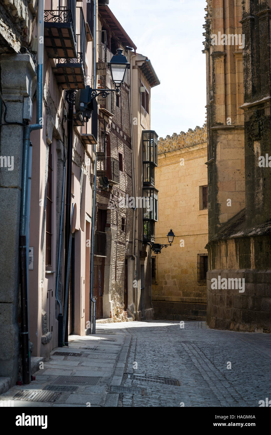 Narrow lane hi-res stock photography and images - Alamy