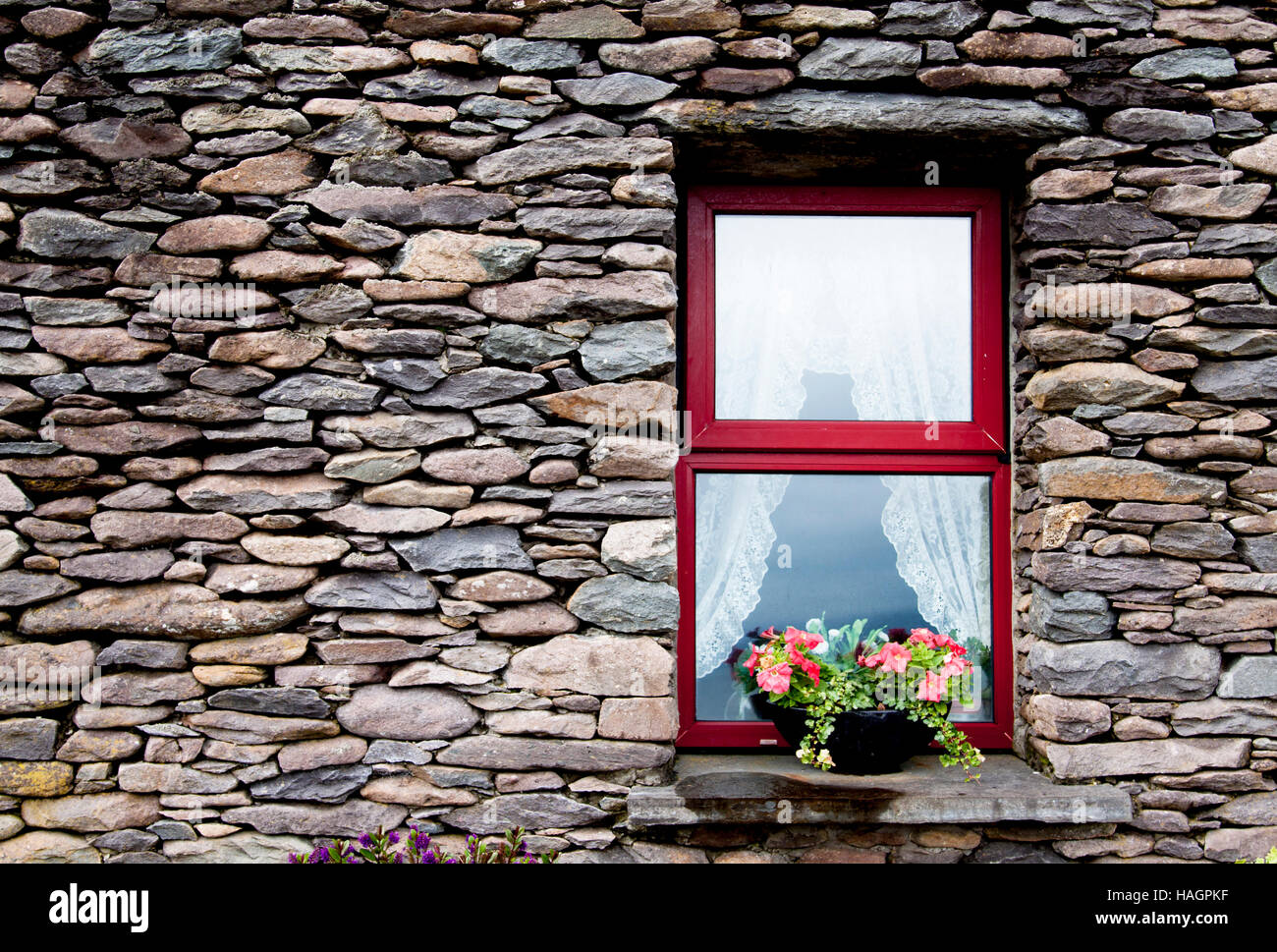 Cottage window frame hi-res stock photography and images - Alamy