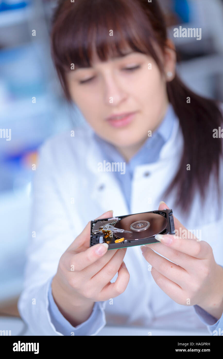 Physics laboratory hi-res stock photography and images - Alamy