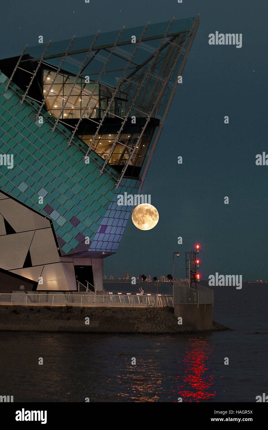 Light blue hull hi-res stock photography and images - Alamy