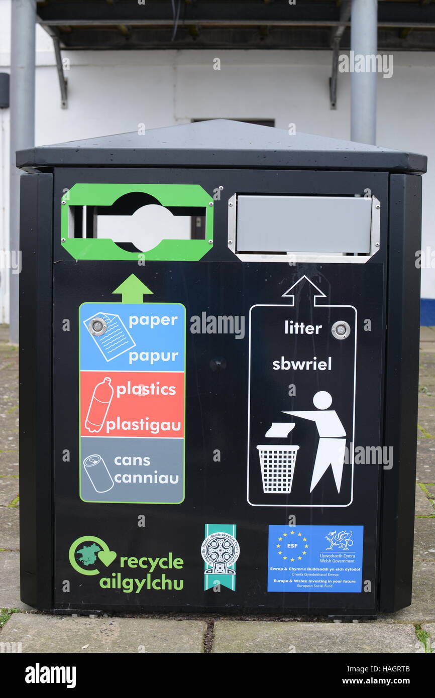 Recycling litter bin hi-res stock photography and images - Alamy