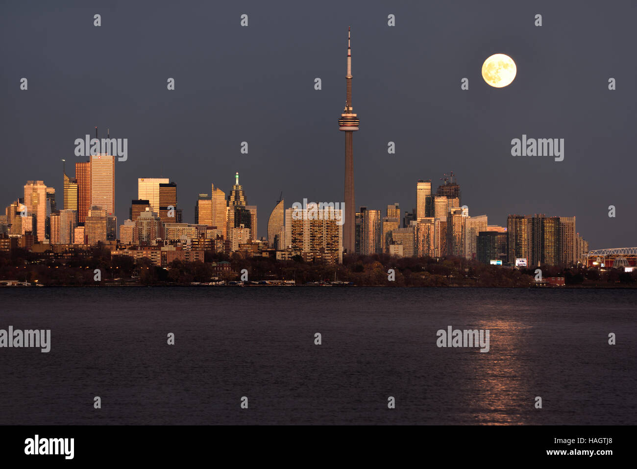 Bright supermoon over glowing Toronto skyline at sundown November 13 ...