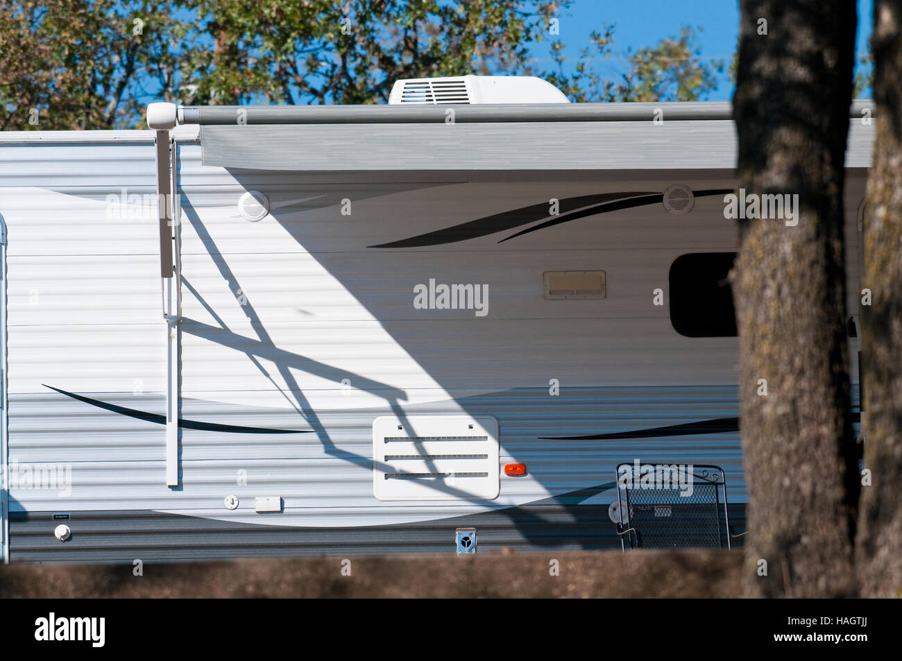 Camper under a tree hi-res stock photography and images - Alamy