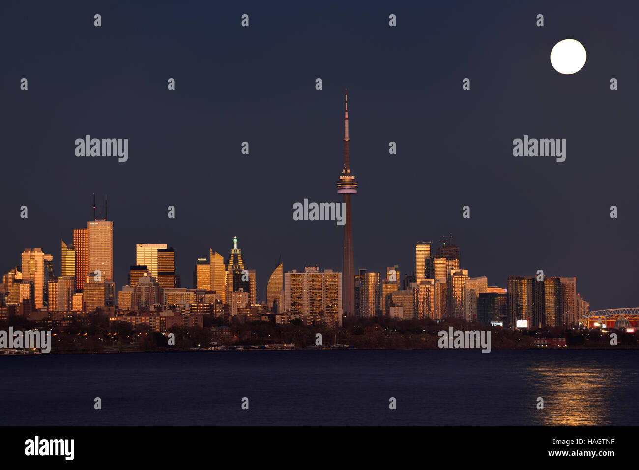 Red sunset glow hi-res stock photography and images - Alamy