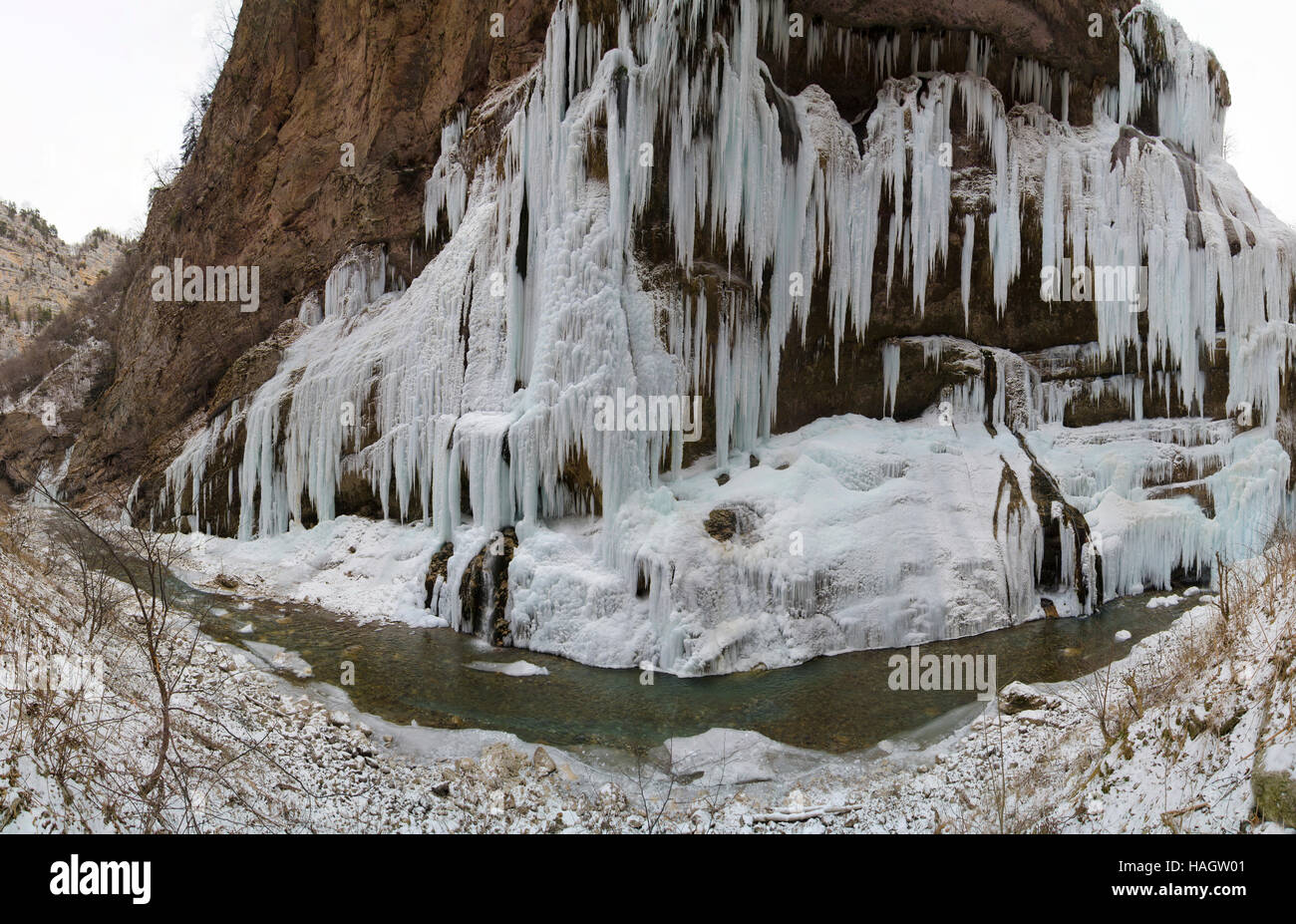 Frozen mountain waterfall waterfall hi-res stock photography and images ...