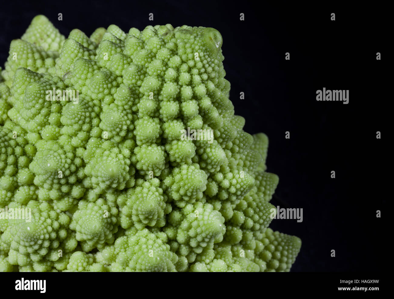 Fractal shape of a Romanesco Broccoli Stock Photo - Alamy
