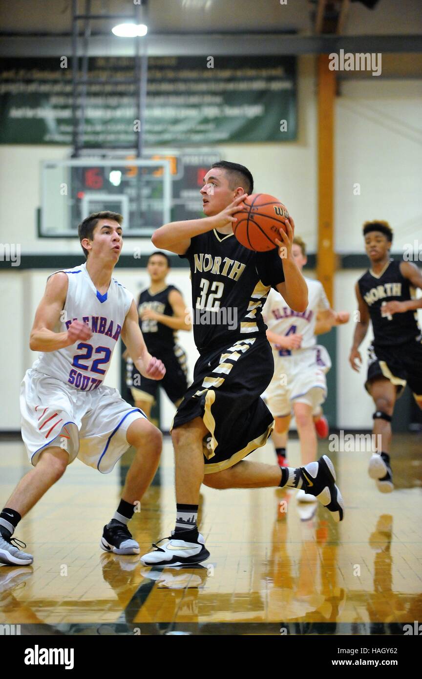 Boys high school basketball player hi-res stock photography and images ...