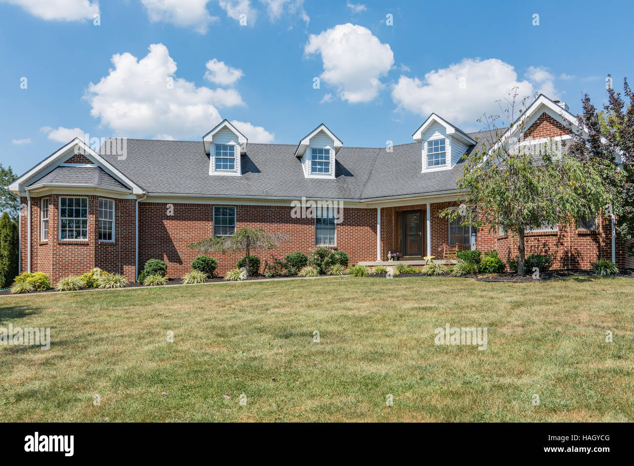 Middle class house exterior hi-res stock photography and images - Alamy