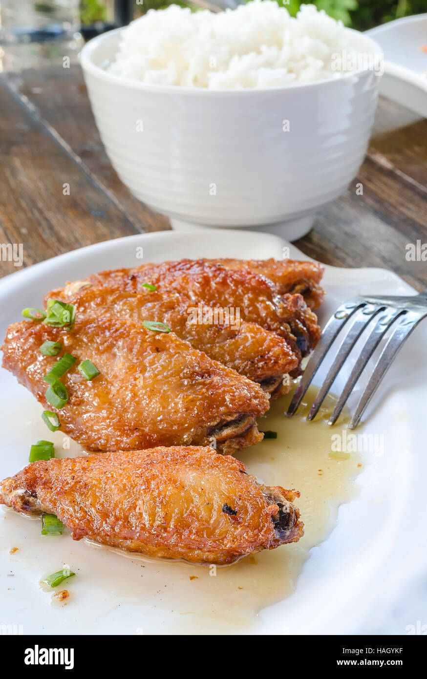 Skin on chicken wings hi-res stock photography and images - Alamy