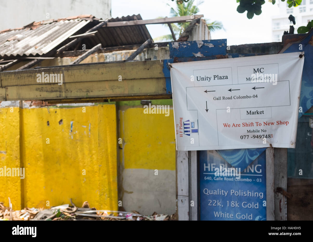 Demolition sign hi-res stock photography and images - Alamy