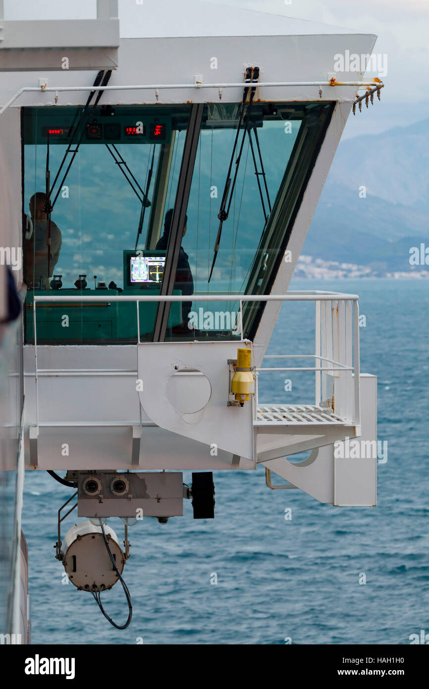 Ship bridge wing hi-res stock photography and images - Alamy