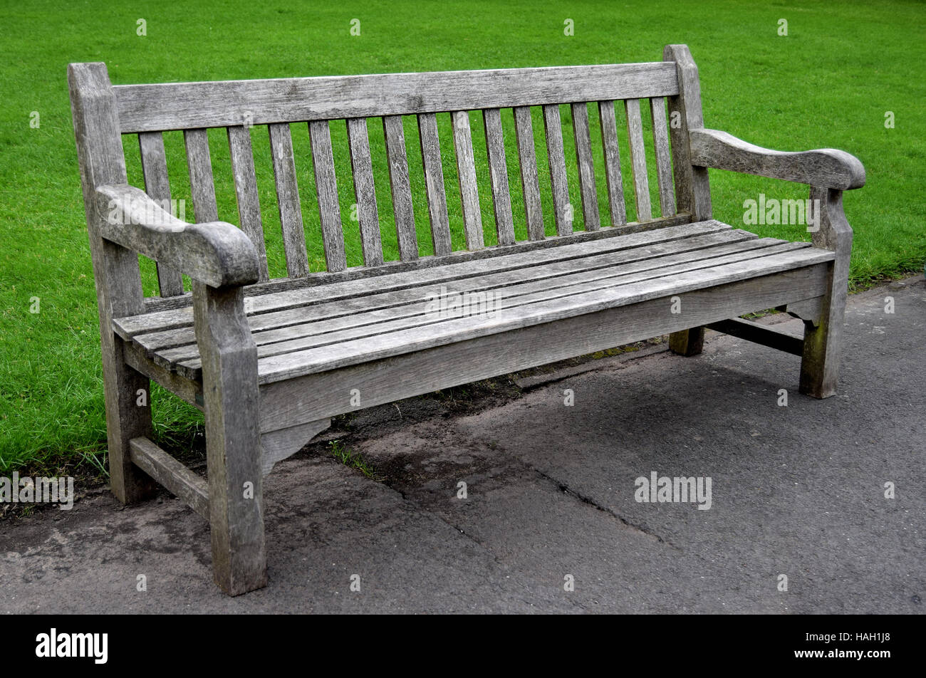 Dirty old bench hi-res stock photography and images - Alamy
