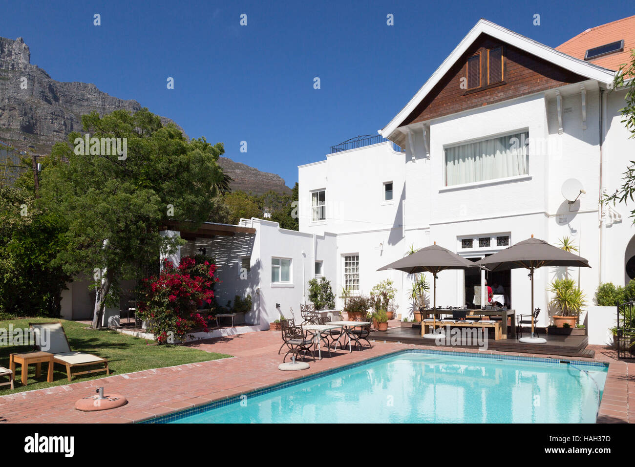 Abbey manor guesthouse hi-res stock photography and images - Alamy