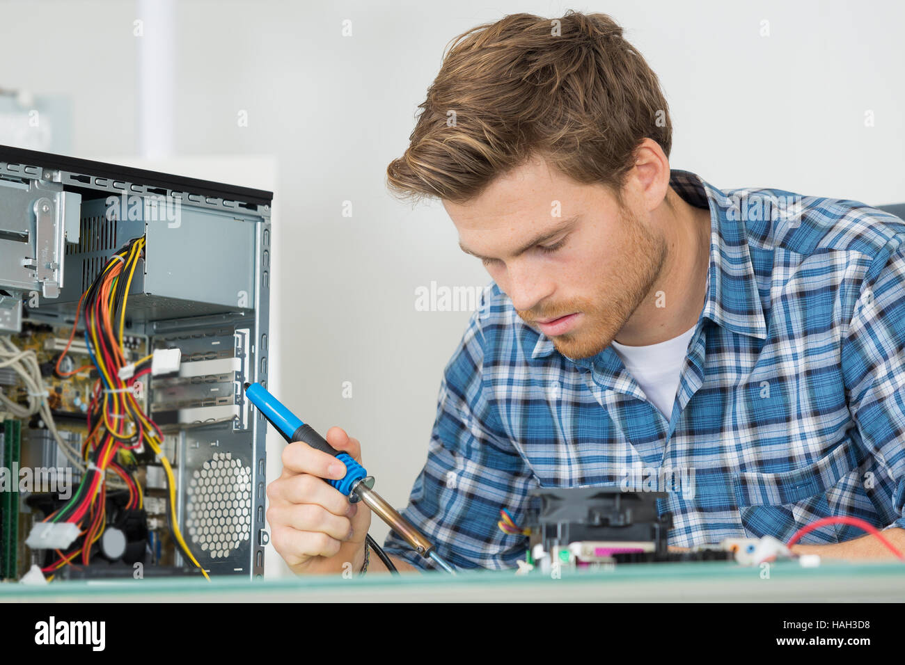 Computer repairman hi-res stock photography and images - Alamy