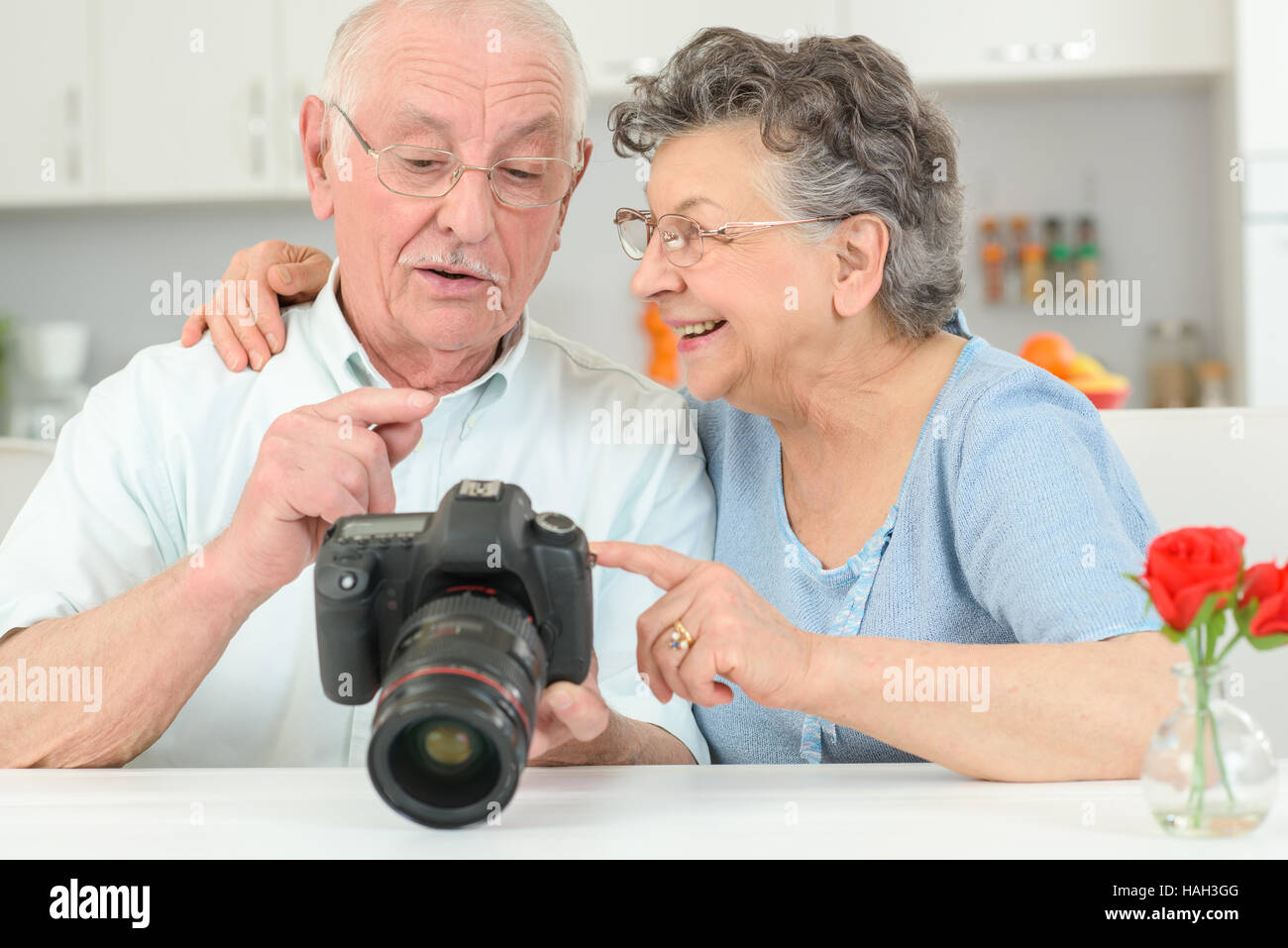 looking at the pictures Stock Photo - Alamy