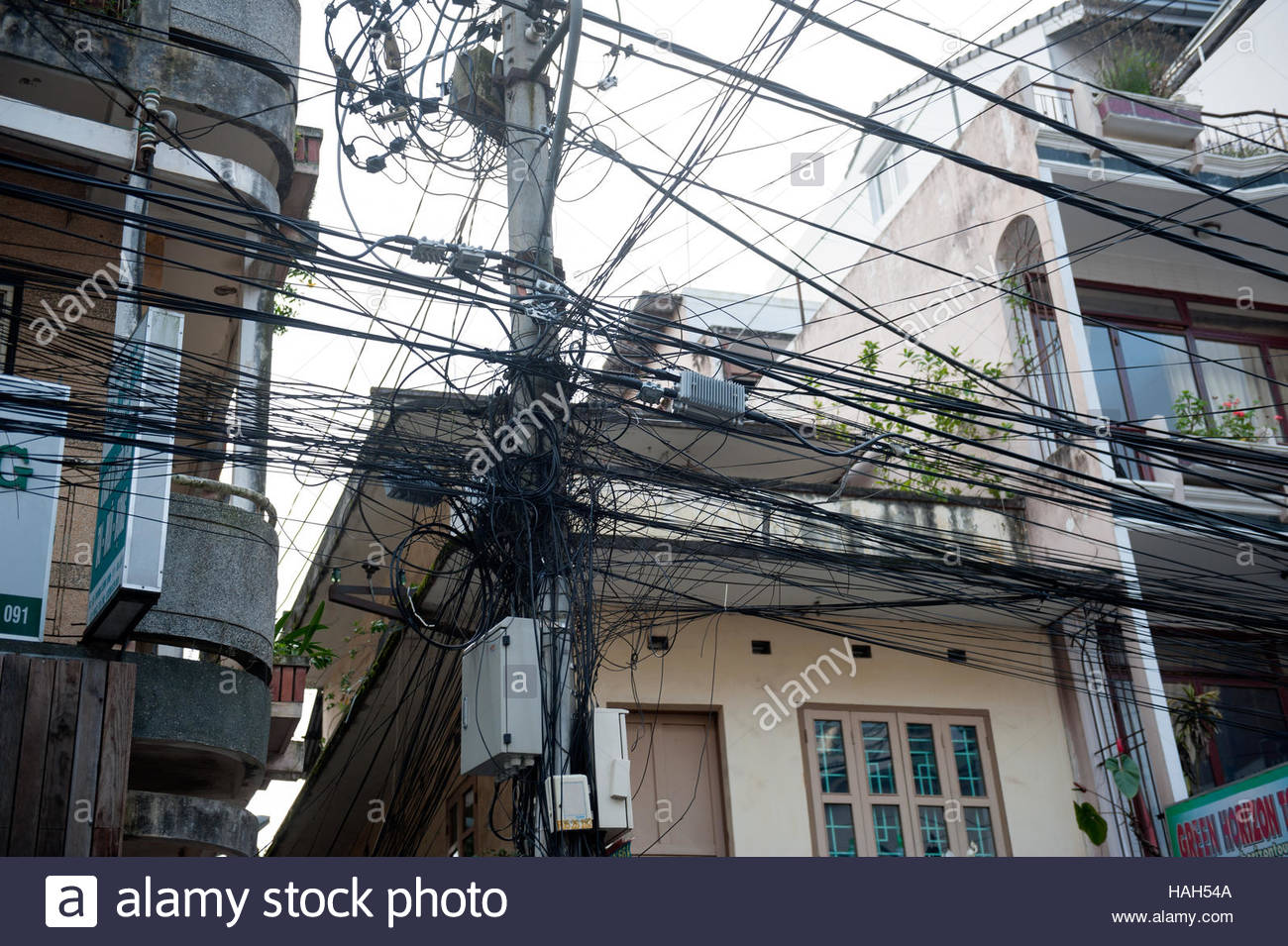 Overhead Wire Stock Photos & Overhead Wire Stock Images - Alamy