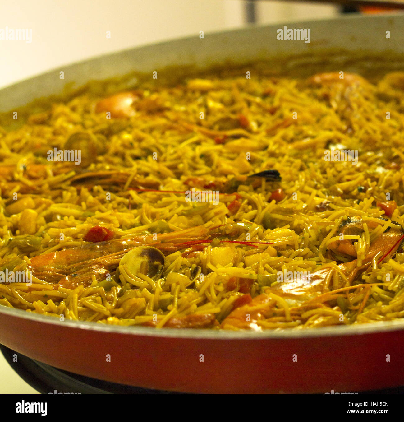 Seafood fideuá finishing cooking Stock Photo - Alamy