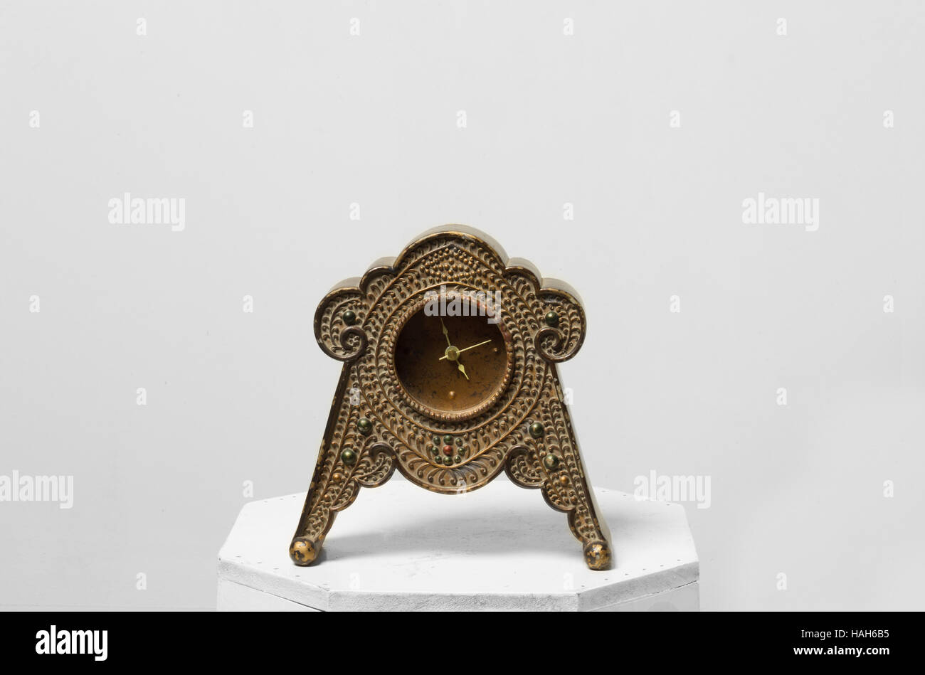 Grey clock face hi-res stock photography and images - Alamy