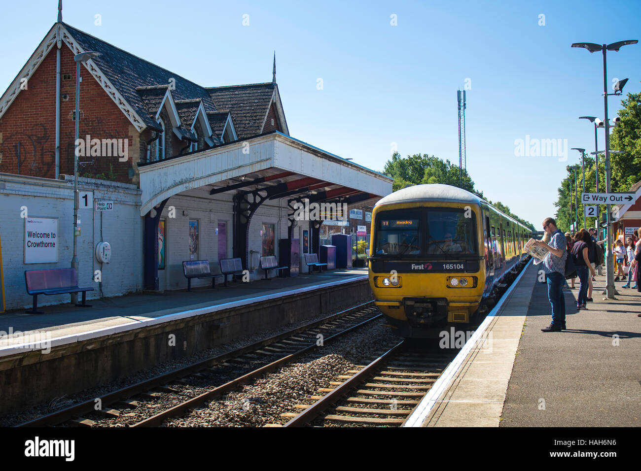 Crowthorne train station hi-res stock photography and images - Alamy