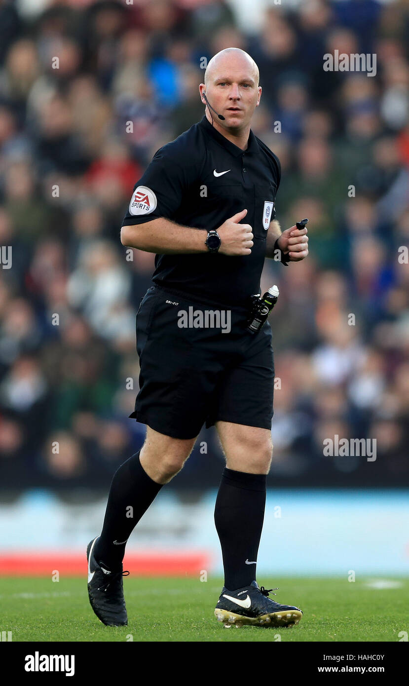 Referee Simon Hooper Stock Photo - Alamy