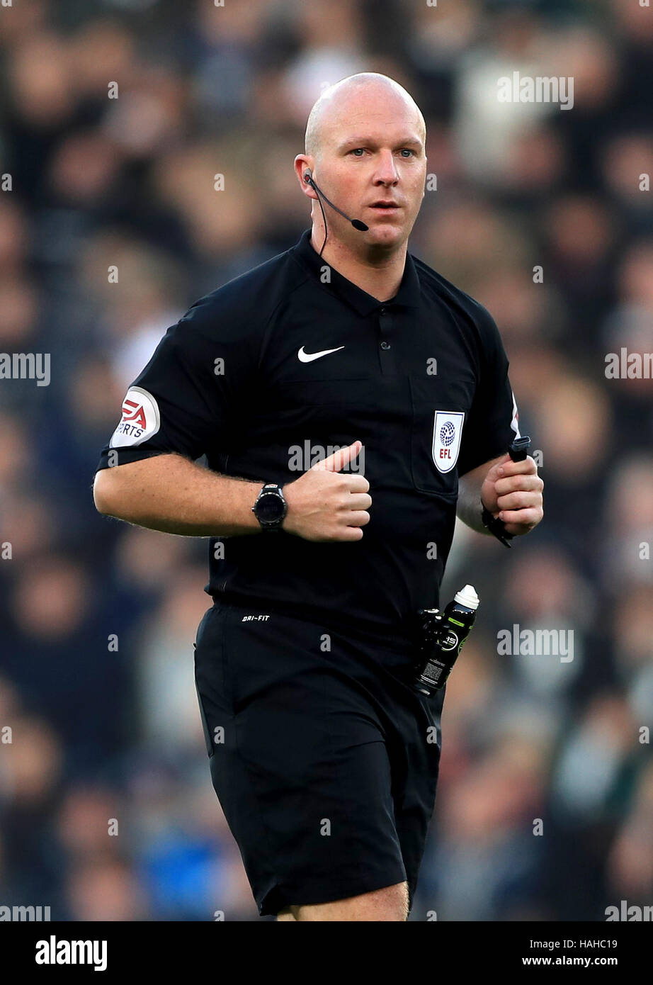 Referee Simon Hooper Stock Photo - Alamy