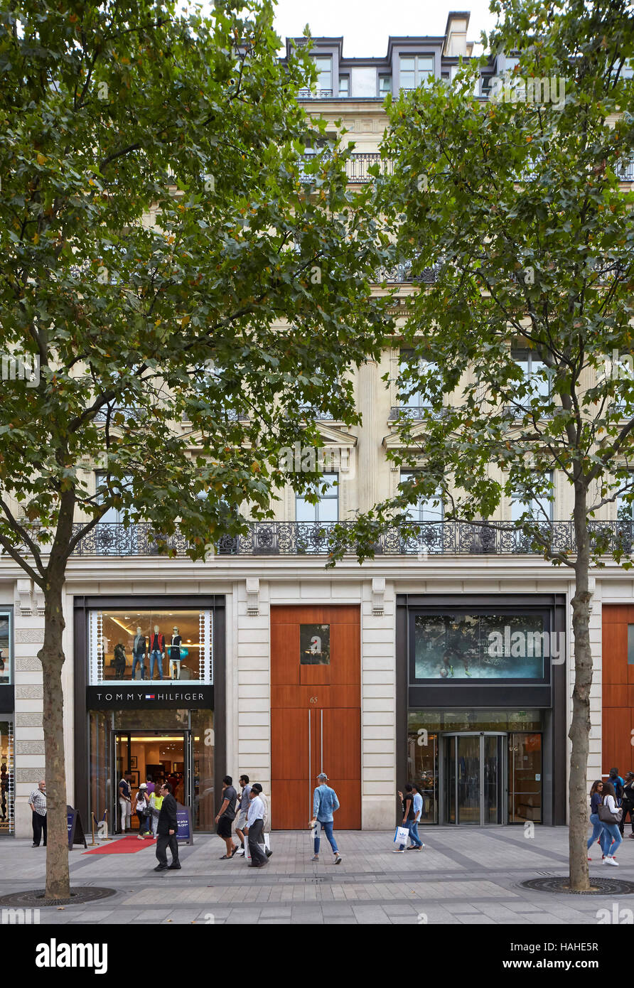 Retail exterior views around Av. des Champs-Élysées Paris ...
