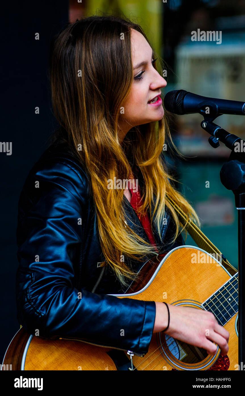 street busker performing in shopping center in england uk Stock Photo ...