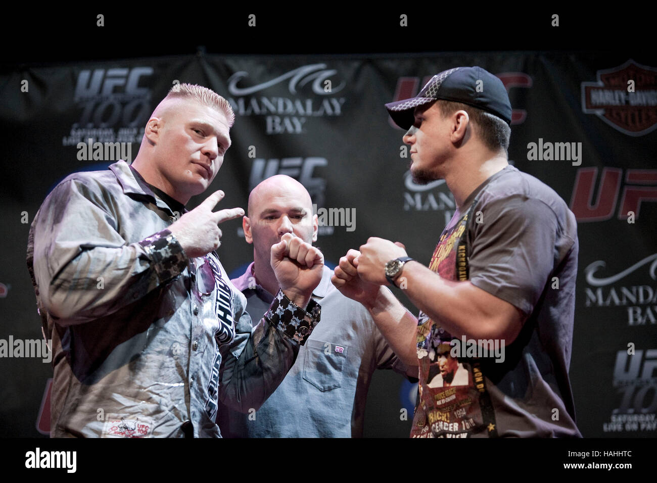 Brock lesnar frank mir hi-res stock photography and images - Alamy