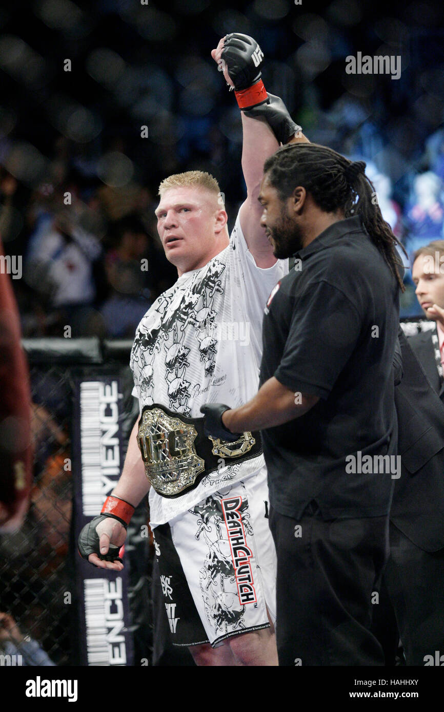 Brock lesnar frank mir hi-res stock photography and images - Alamy