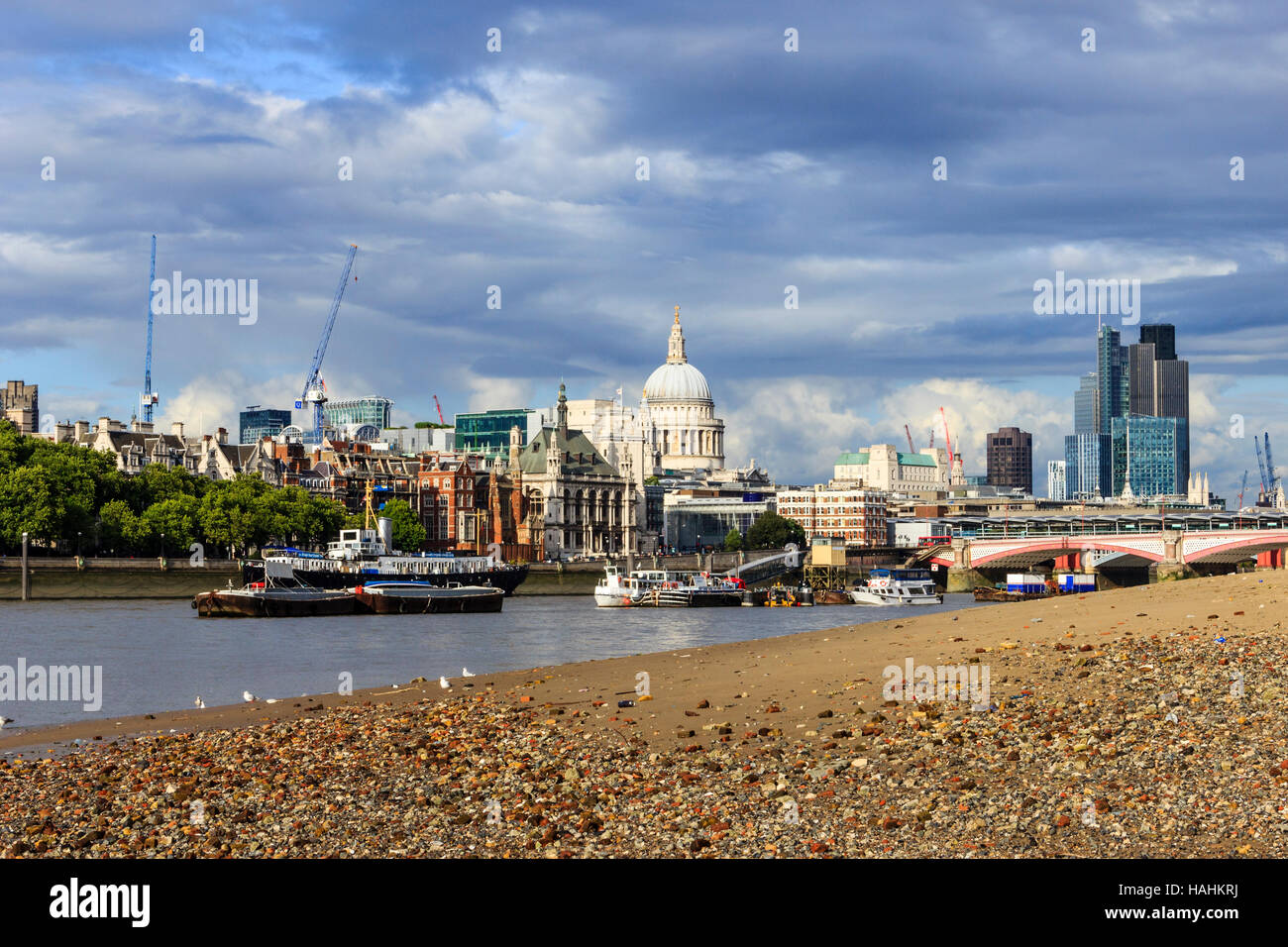 Sandy beach london hi-res stock photography and images - Alamy