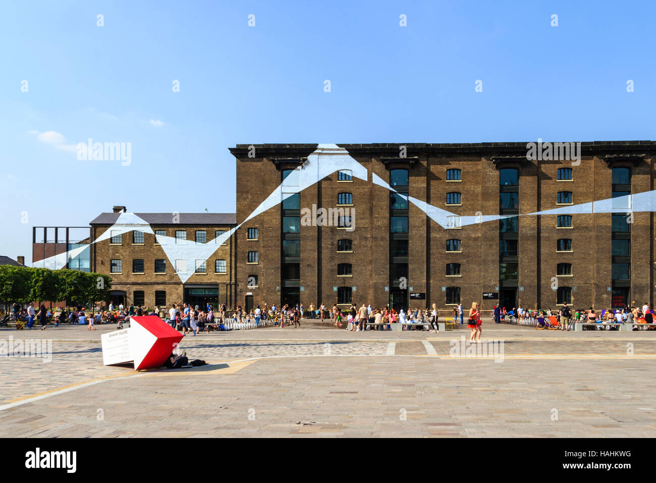 Granary square king's cross hi-res stock photography and images - Alamy