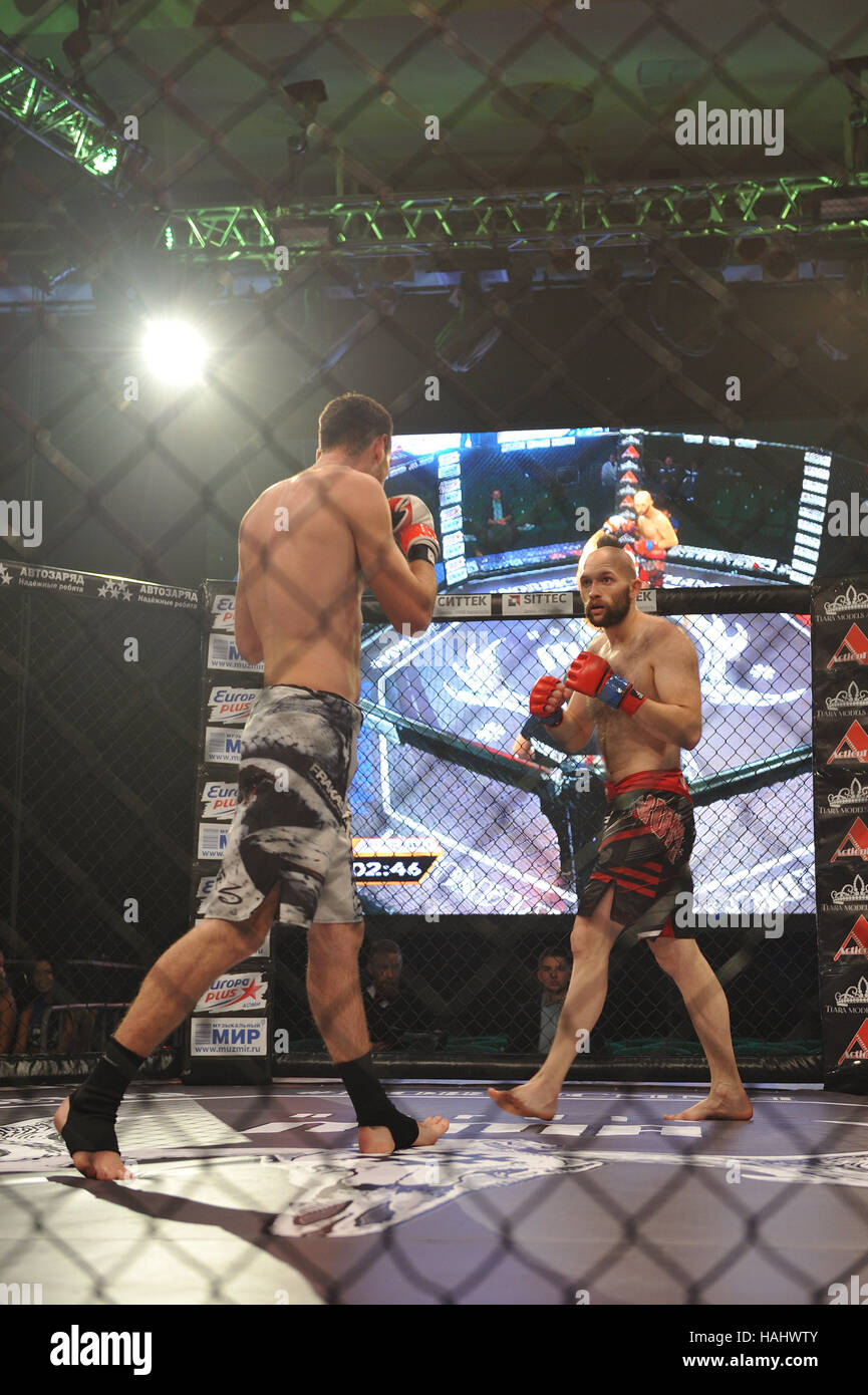 Cage fighter hi-res stock photography and images - Alamy