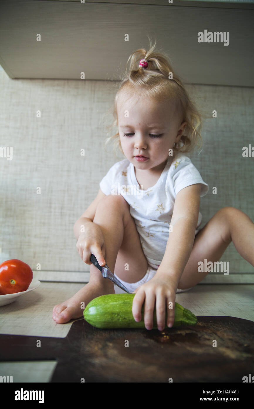 little girl cooking food Stock Photo - Alamy