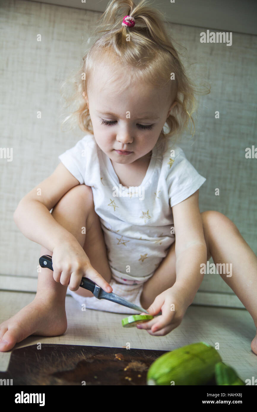 little girl cooking food Stock Photo - Alamy