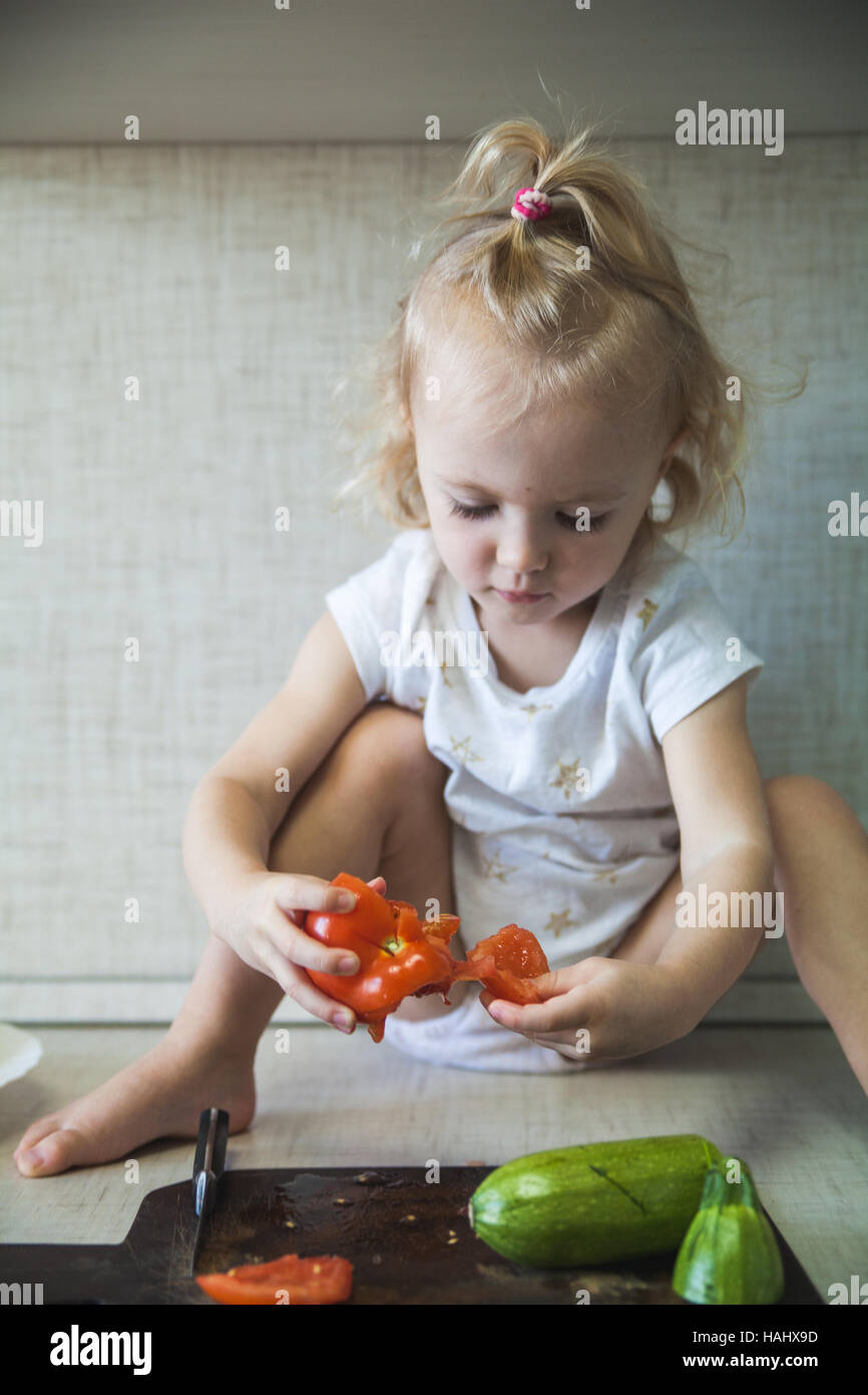 little girl cooking food Stock Photo - Alamy