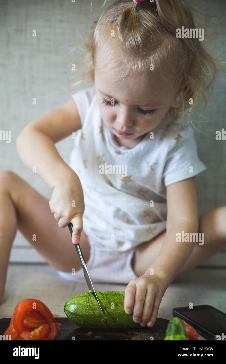 little girl cooking food Stock Photo - Alamy