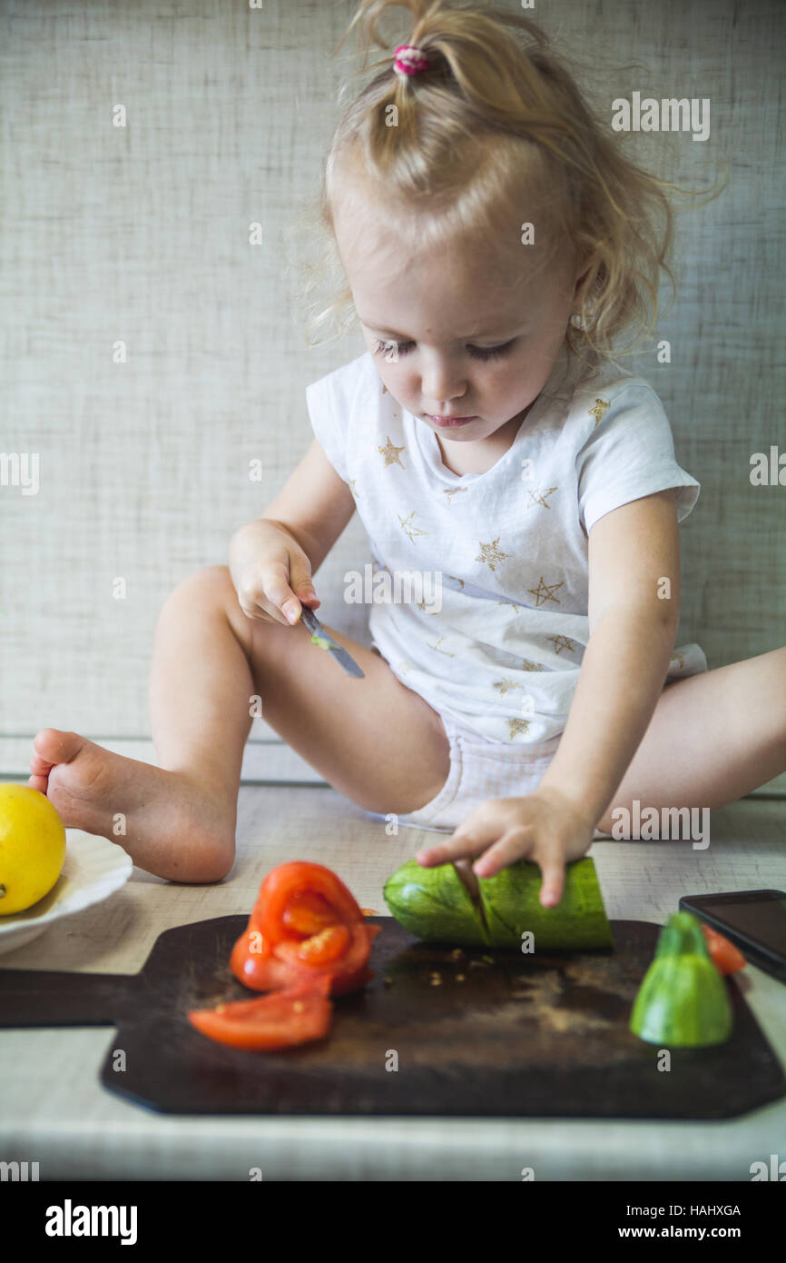 little girl cooking food Stock Photo - Alamy