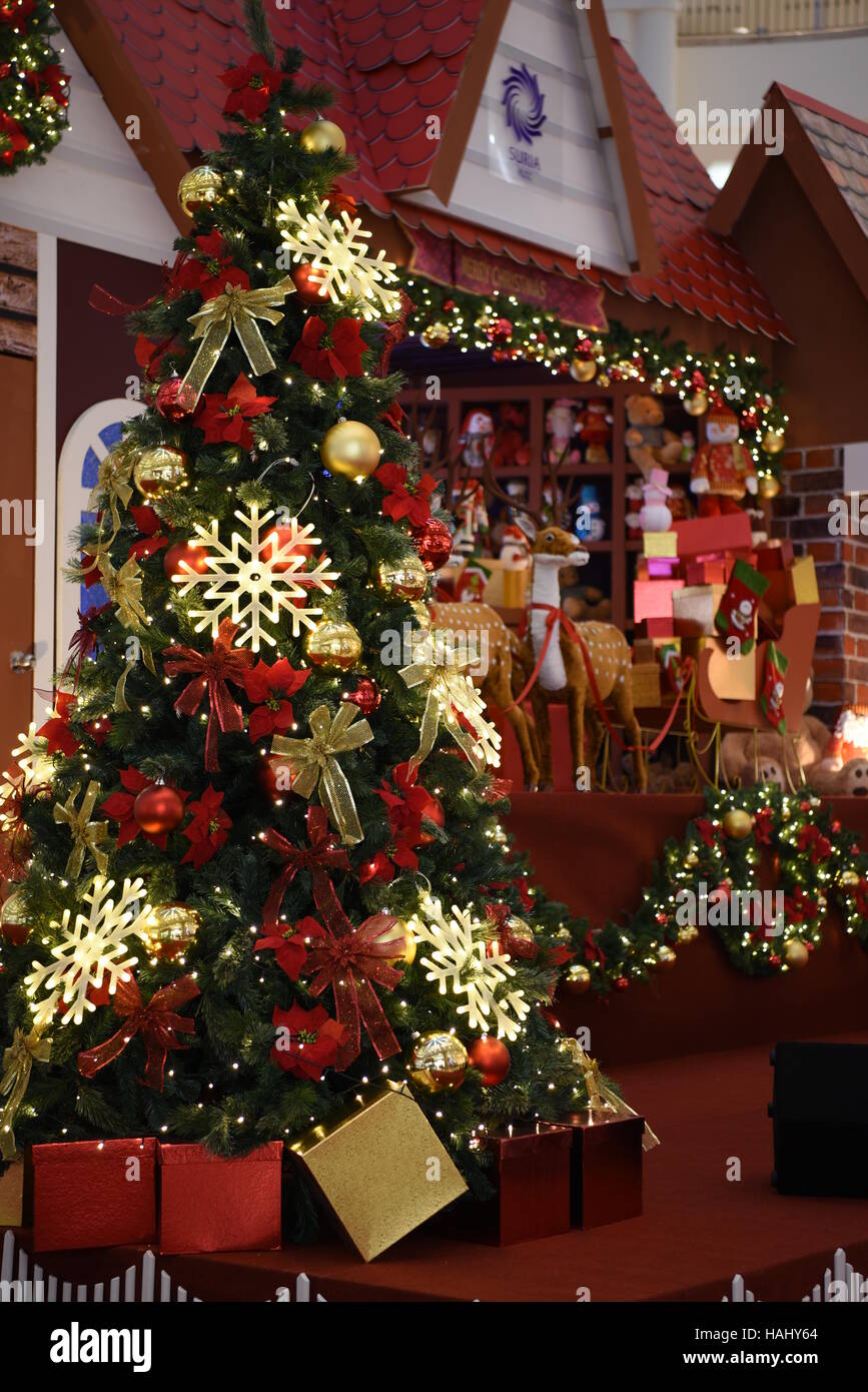 December theme hi-res stock photography and images - Alamy