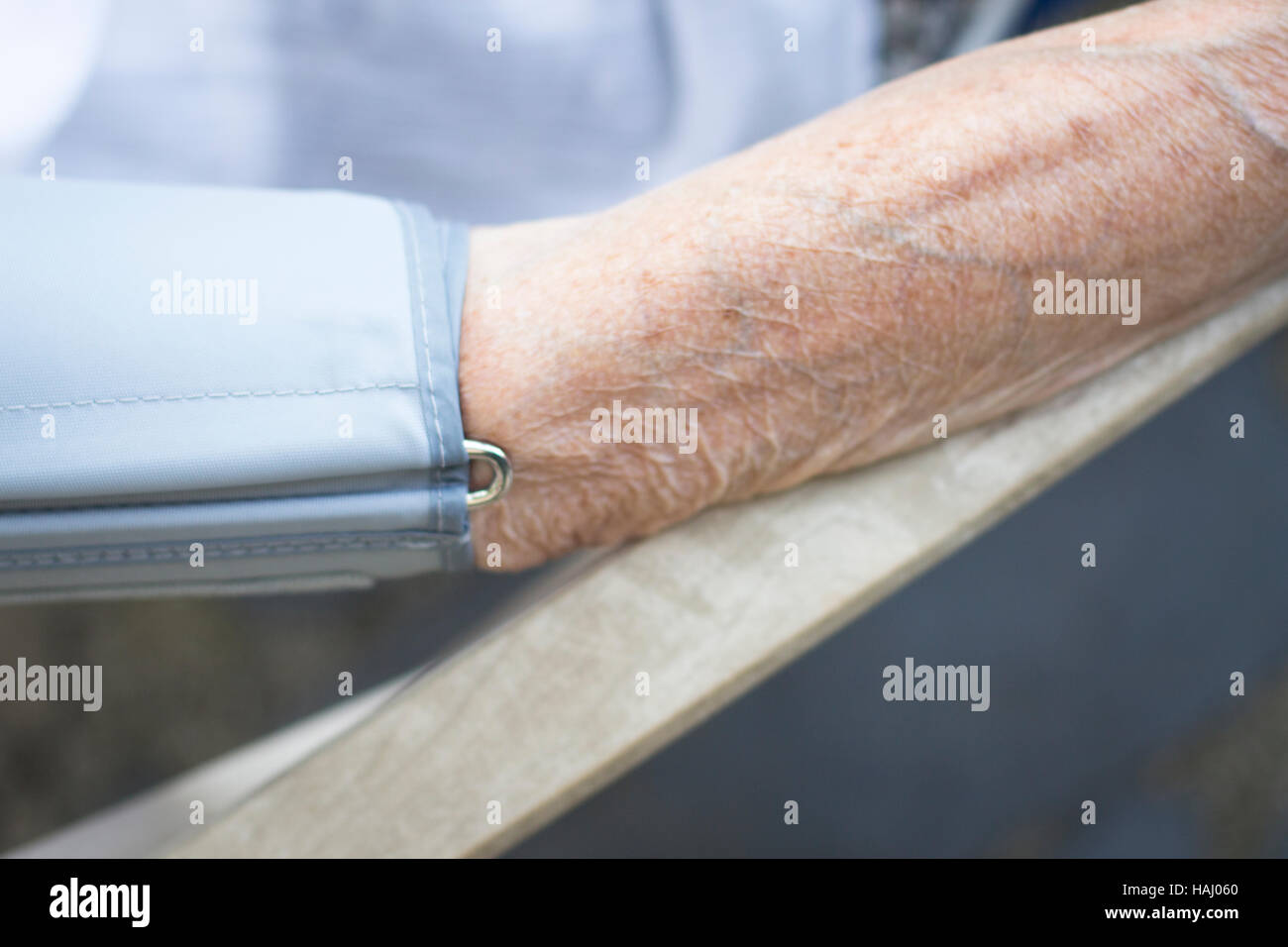 Cardiac blood pressure and irregular heart beat pulse rate meter to ...