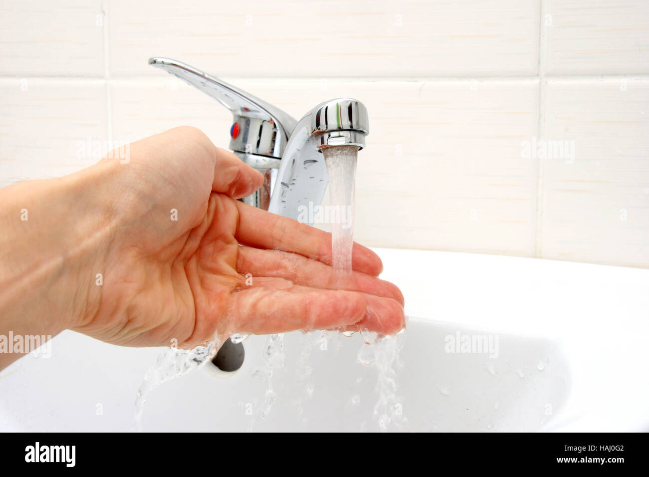 Hand washing basin hi-res stock photography and images - Alamy