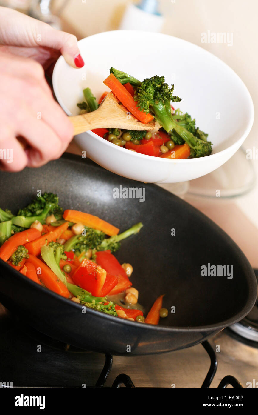 cooking vegetables in wok pan Stock Photo - Alamy