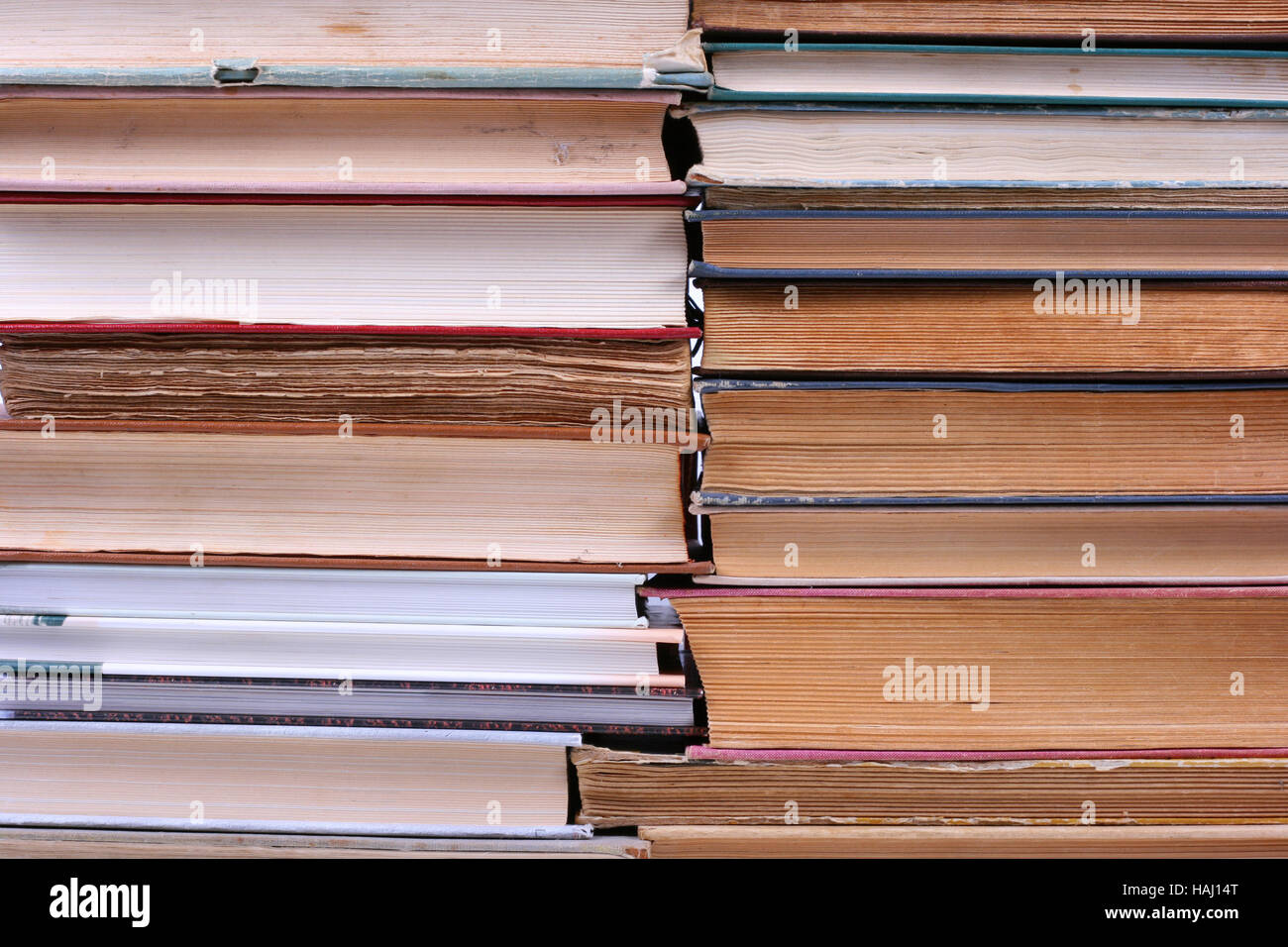 Pile of books hi-res stock photography and images - Alamy