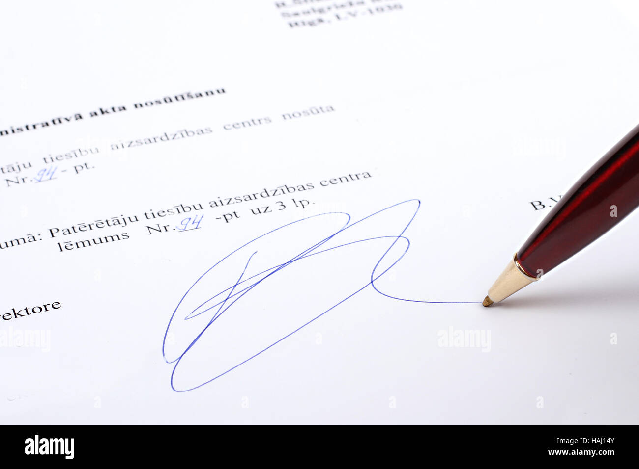 signature on contract Stock Photo - Alamy