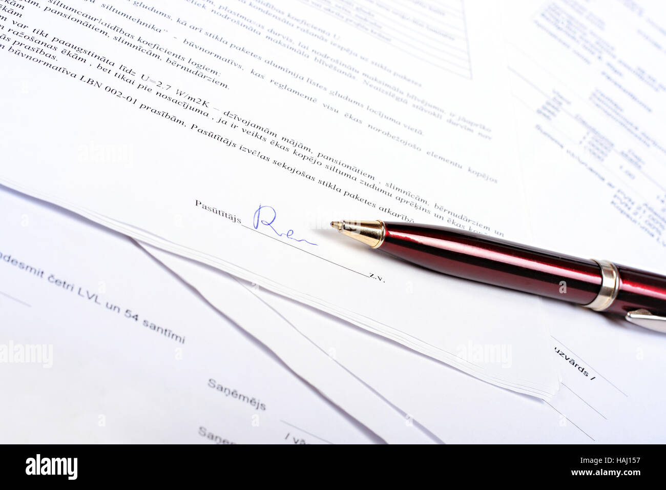 signature on contract Stock Photo - Alamy