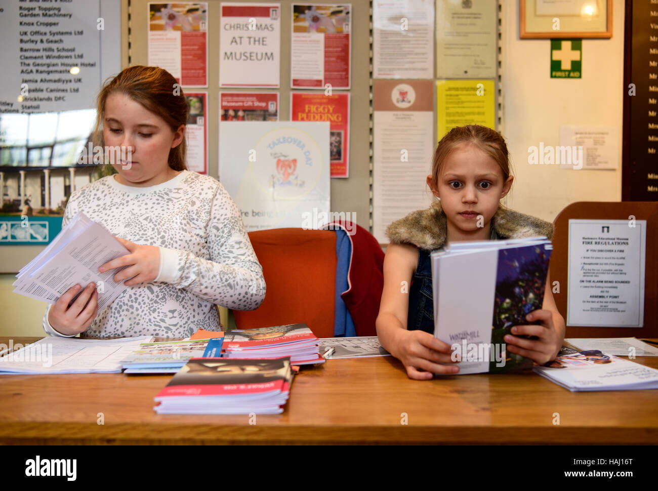 Reception desk school hi-res stock photography and images - Alamy