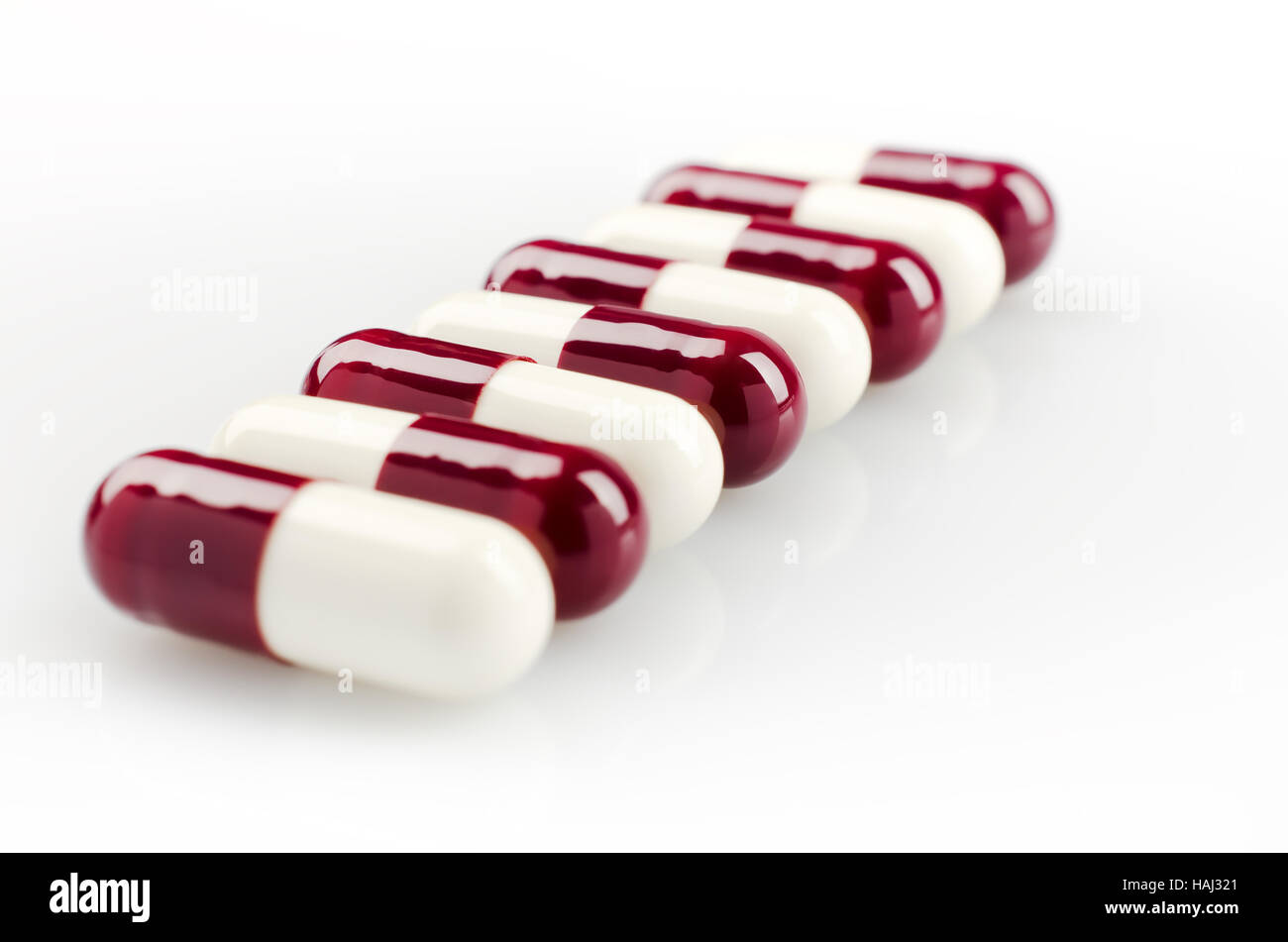 Dark red medical capsules hi-res stock photography and images - Alamy