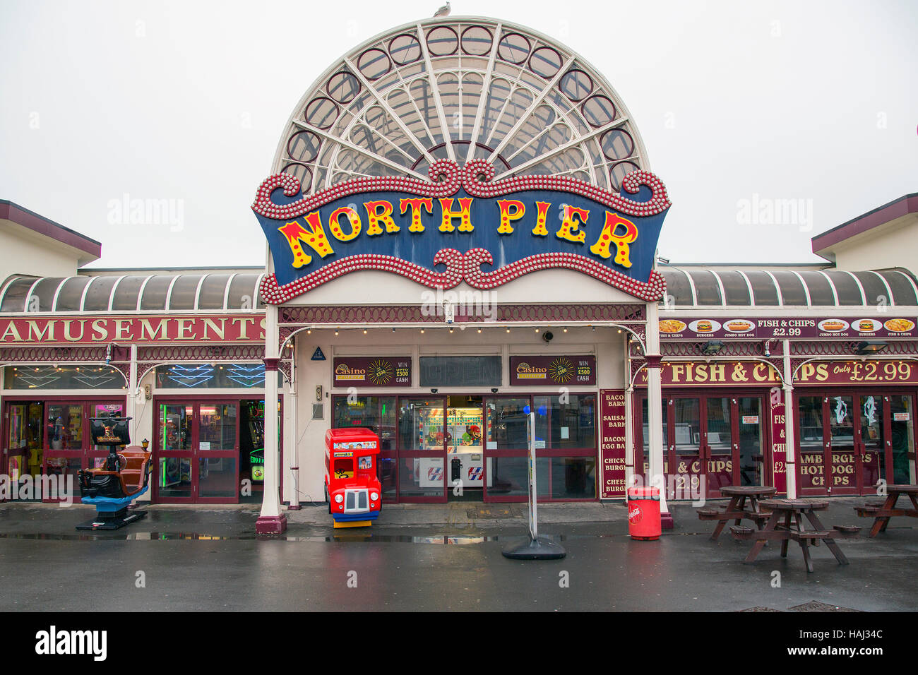 Blackpool rock shop hi-res stock photography and images - Alamy